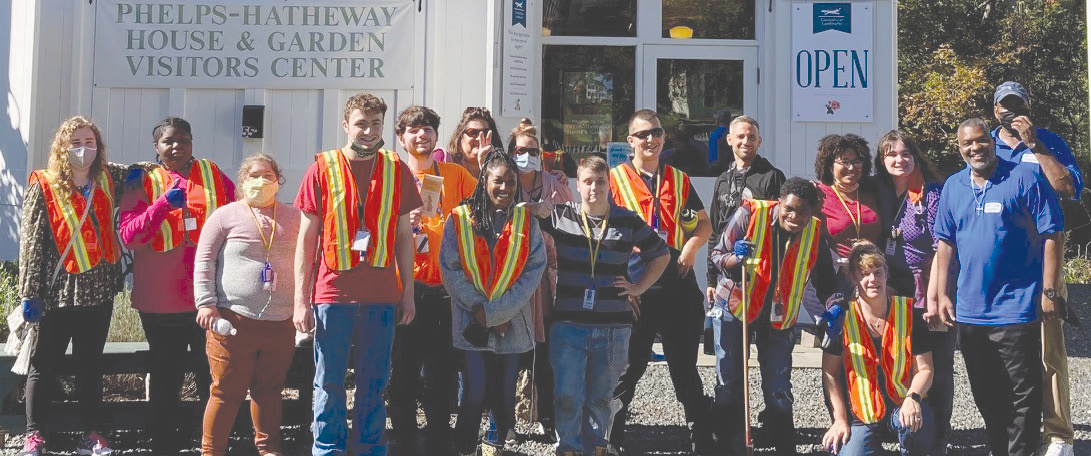 Suffield Garden Club Transition Students “Give Back” - The Suffield ...